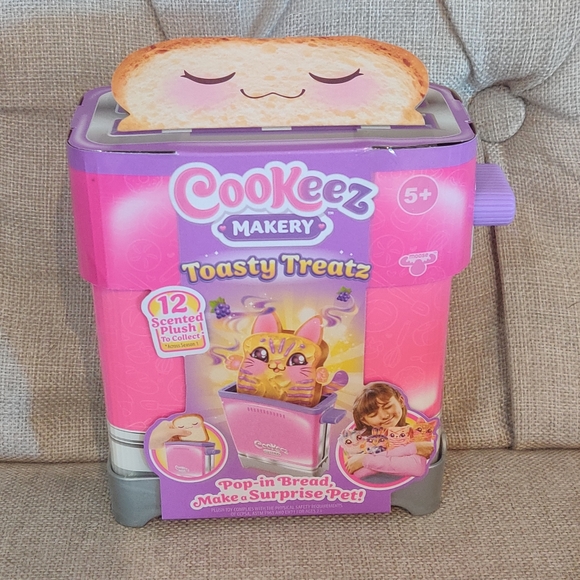 Cookeez Makery | Toys | Cookeez Makery Toasty Treats Scented Mystery ...